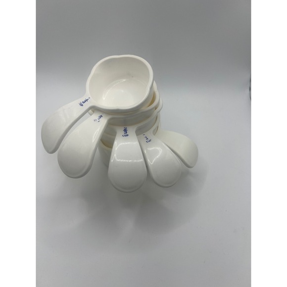 Tupperware | Kitchen | Tupperware Set Of Measuring Cups 5 White 3c1 C ...